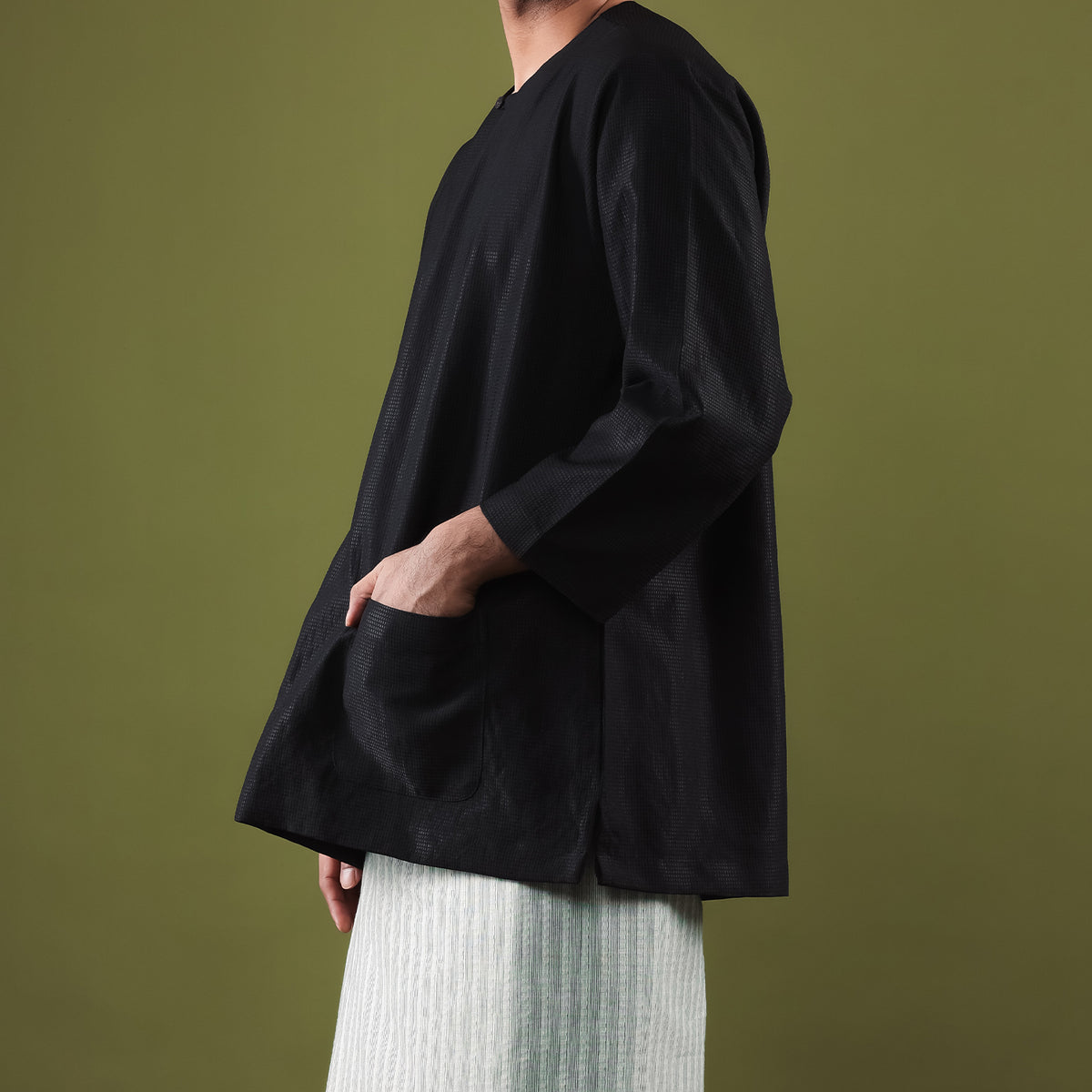 Musa - Hitam (Top) – Mirzen